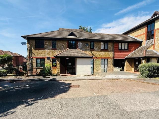 Louvain Road, Greenhithe DA9, 2 bed flat to rent, £1,350 pcm | PrimeLocation