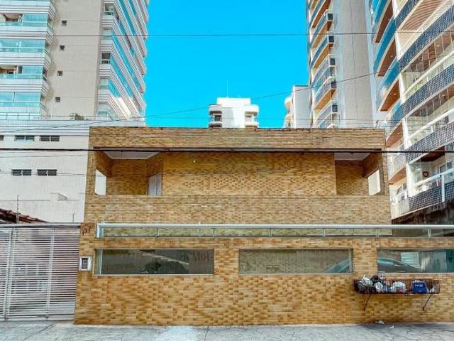 Loucura, Grande loucura. Excelente sobrado em condomínio no Canto do Forte, de 02 suítes com sacadas