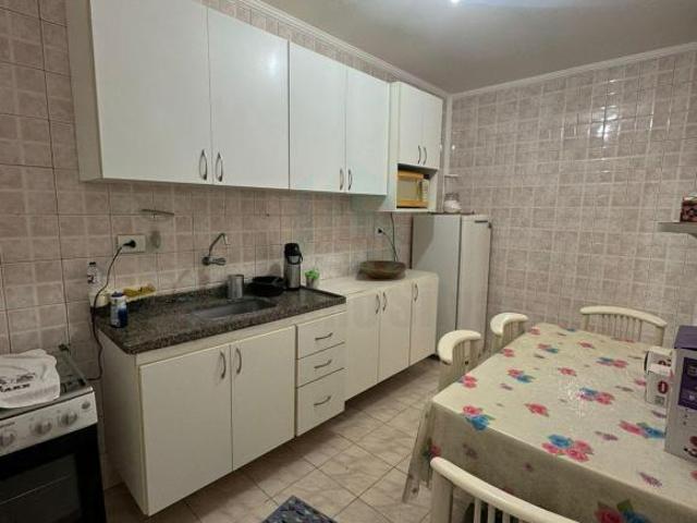 LOUCURA, LOUCURA. Excelente apartamento no Bairro de Ocian em frente ao mar, todo mobiliado, de 02 d