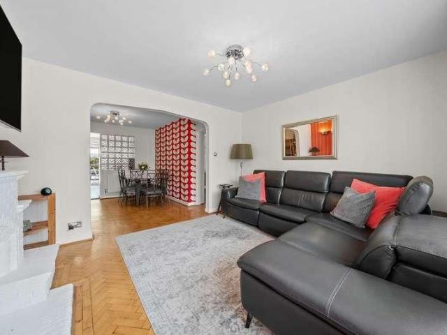 Loudwater Close, Sunbury on thames, TW16