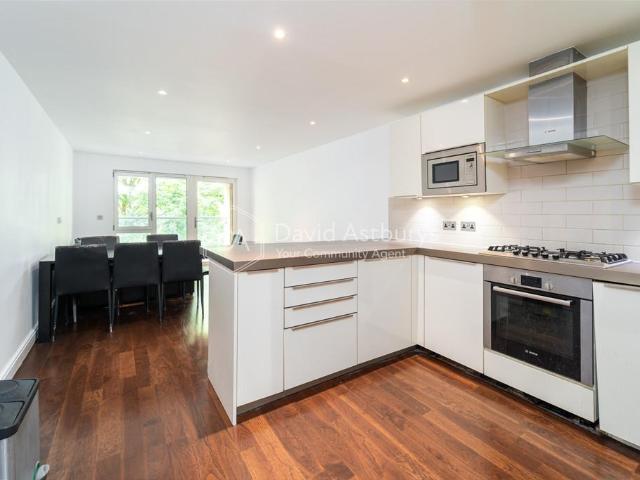 Lough Road, Islington, London 2 bed flat to rent £2,700 pcm £623 pw