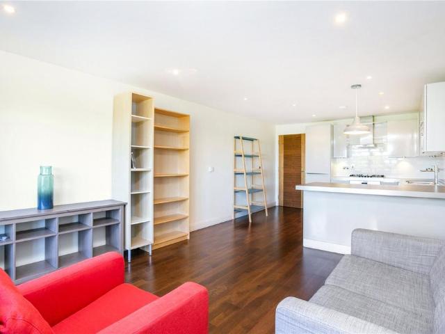 Lough Road, London, N7 2 bed apartment to rent £2,750 pcm £635 pw