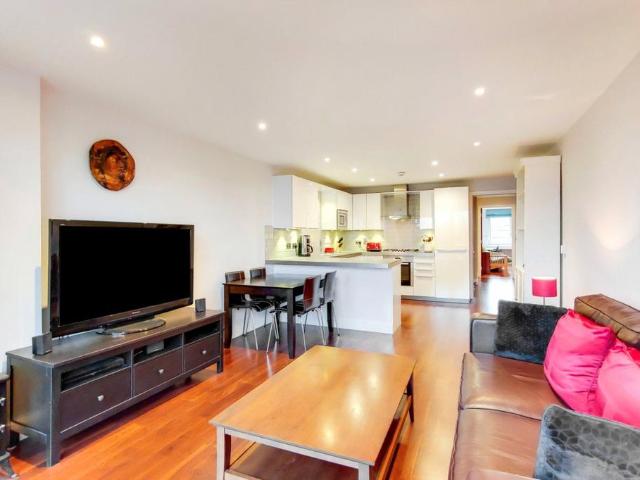 Lough Road, London, N7 2 bed apartment to rent £3,000 pcm £692 pw
