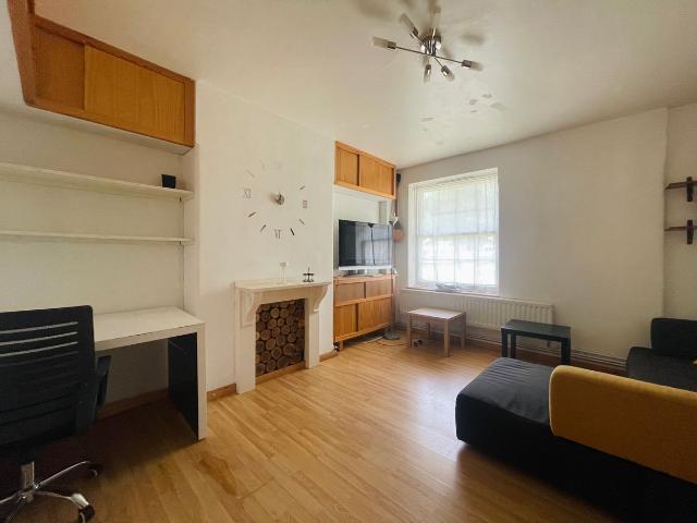 Loughborough Estate, London SW9, Room to rent, £950 pcm | PrimeLocation