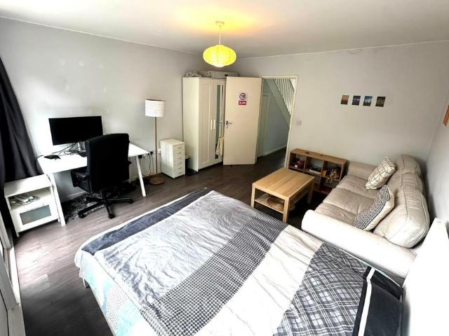 Loughborough Street, Kennington. 3 bed maisonette to rent £3,250 pcm £750 pw