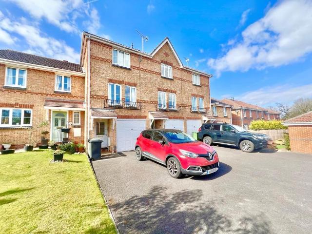 Lovage Road, Fareham PO15 3 bed house to rent £1,550 pcm £358 pw