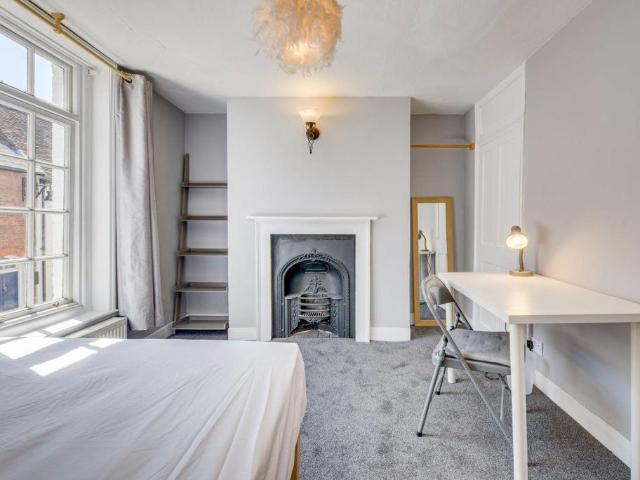 Love Lane, Canterbury 4 bed house to rent £2,050 pcm £473 pw