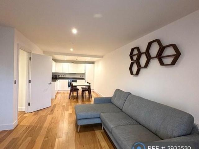 Love Lane, London, SE18 2 bed flat to rent £2,300 pcm £531 pw