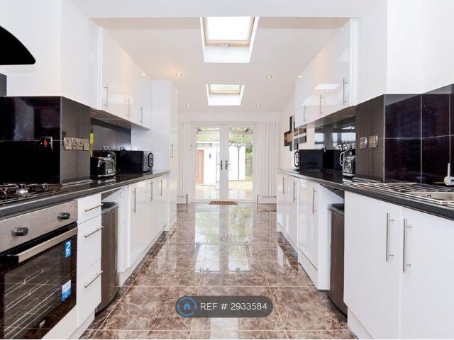 Love Lane, Newbury RG14, 1 bed flat to rent, £850 pcm | PrimeLocation