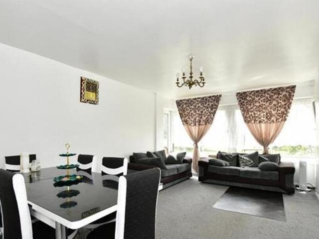 Love Lane, Woodford Green, 2 Bedroom Flat