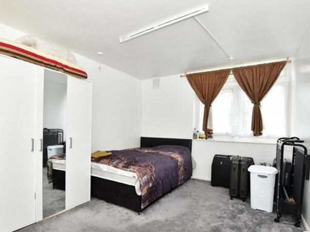 Love Lane, Woodford Green, 2 Bedroom Flat