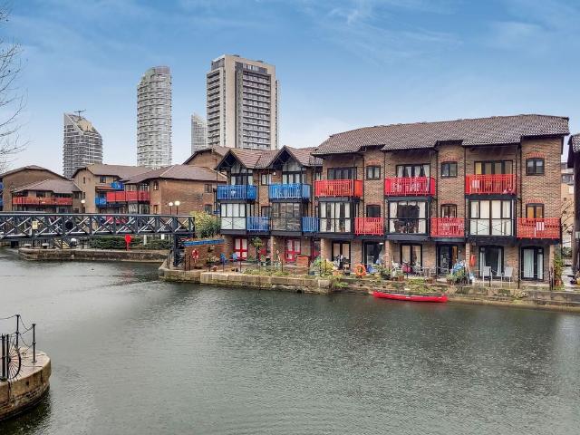 Lovegrove Walk, Isle Of Dogs, London E14, 3 bed property to rent, £4,000 pcm | PrimeLocation