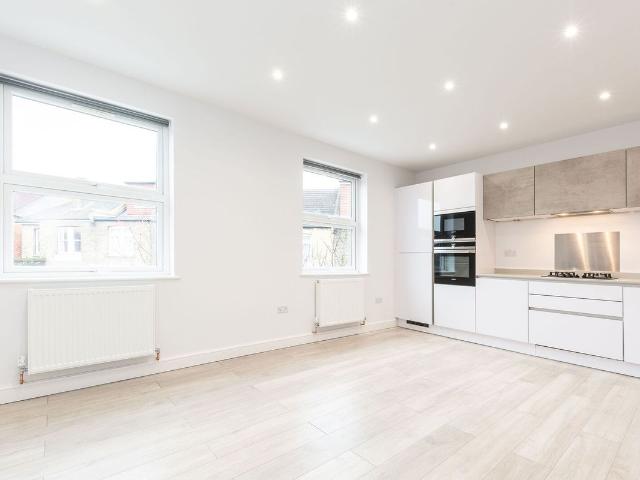 Loveday Road, Ealing, London W13, 3 bed flat to rent, £3,000 pcm | PrimeLocation