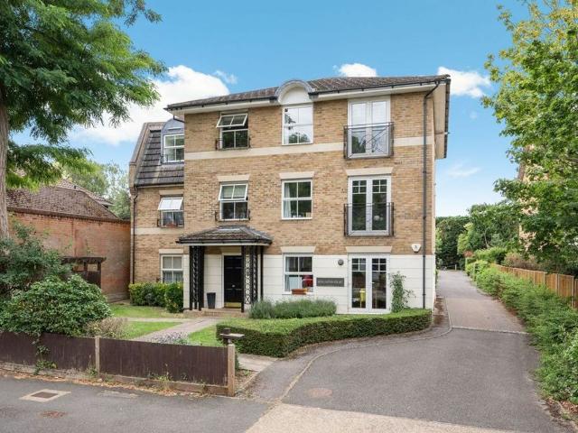 Lovelace Gardens, Burlington Court KT6, 1 bed flat to rent, £1,500 pcm | PrimeLocation