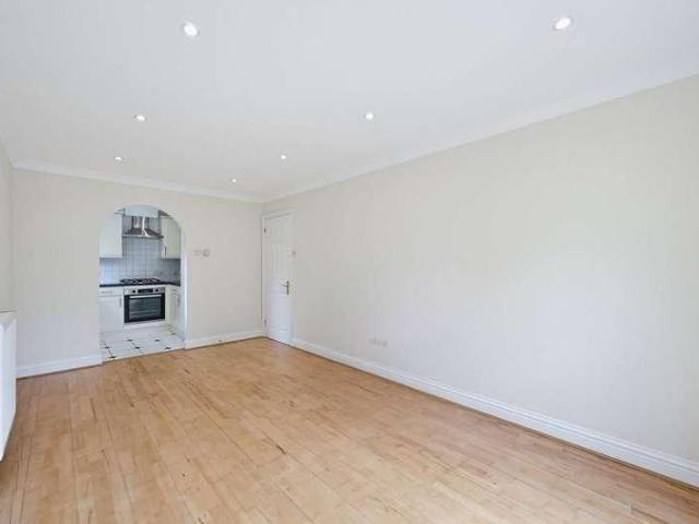 Lovelace Gardens, Burlington Court, KT6