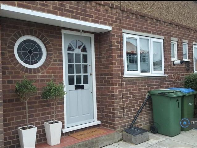 Lovelace Gardens, Hersham. 3 bed semi detached house to rent £2,350 pcm £542 pw