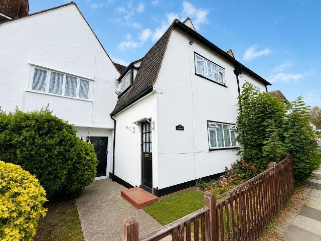 Lovelace Green, Eltham SE9, 3 bed terraced house to rent, £2,000 pcm | PrimeLocation