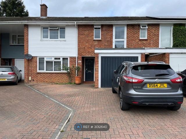 Lovell Close, Henley On Thames RG9, 3 bed terraced house to rent, £2,500 pcm | PrimeLocation