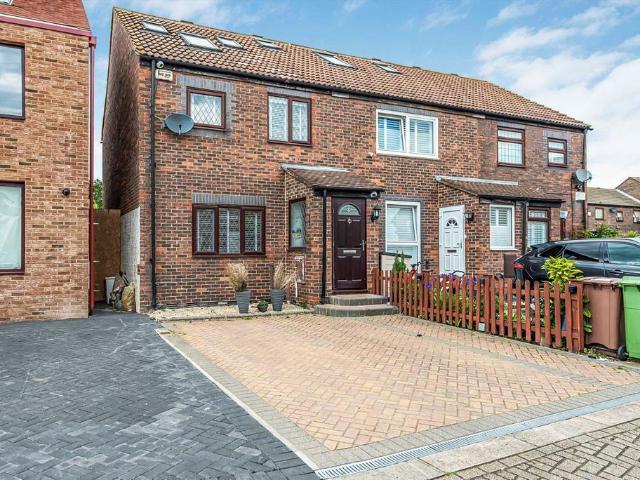 Lovell Place, London SE16 3 bed house to rent £3,000 pcm £692 pw