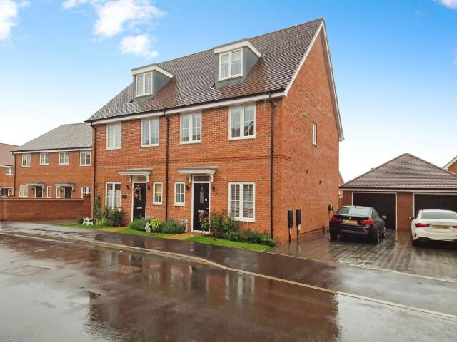 Lovell Way, Haddenham HP17, 5 bed town house to rent, £2,200 pcm | PrimeLocation
