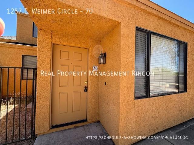 Lovely 3 Bed 2 Bath Townhouse in Central Tucson!