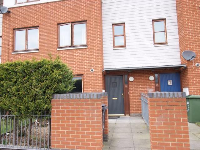 Lovely 3 Bed plus study room House in London SE16
