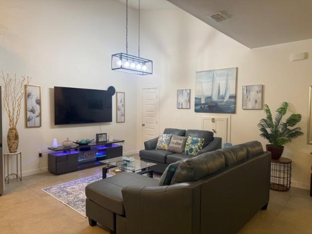 Lovely 3BD&B ModernCozyhomey in safe and great l