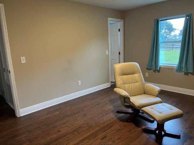 Lovely 12x15 room w/priv bath