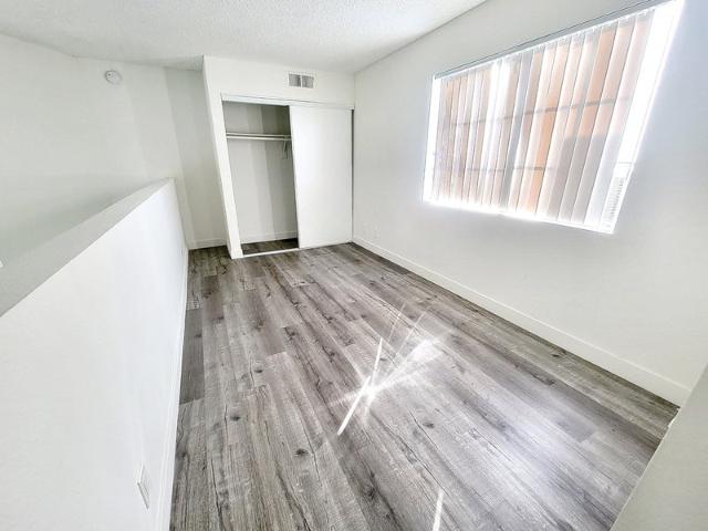 Lovely 1 bdr loft in Penthouse in Hollywood
