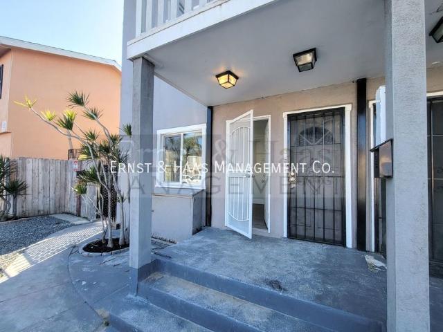 Lovely 1 Bedroom Apartment Recently Remodeled in the Heart of Long Beach!