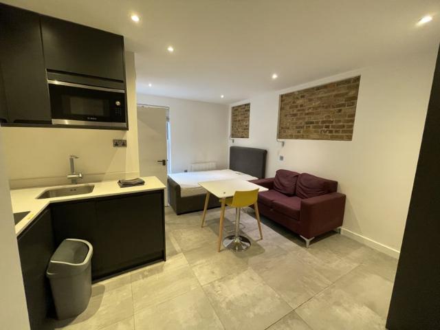 Lovely 1 double bed studio flat bills incl ut6