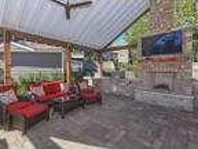 Lovely 2 BD 1 BA Available Now