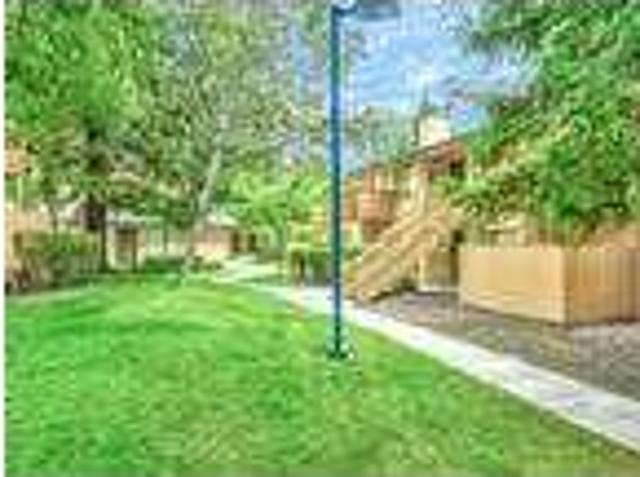 Lovely 2 BD 2 BA Available