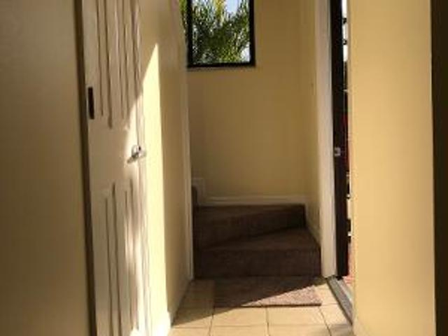 Lovely 2 bed/1.5 bath Townhouse rental to share
