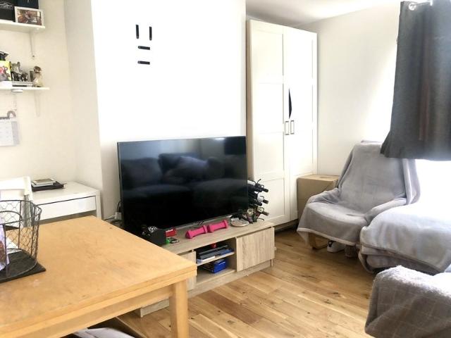 Lovely 2 Bed Flat with Balcony in Deptford ✨