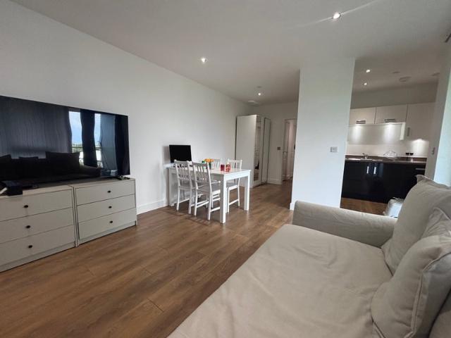 Lovely 2 bed flat short term accepted