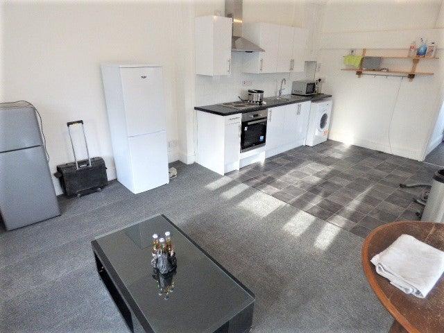 Lovely 4 bed flat, East India Dock Rd, E14