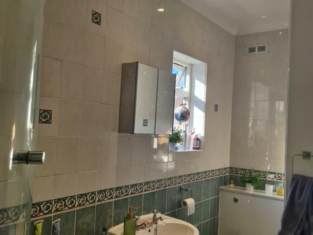 Lovely 4 bed house available in colliers wood