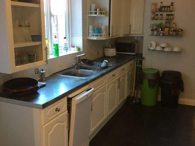 Lovely 5 bedroom house central Eastleigh Room 2