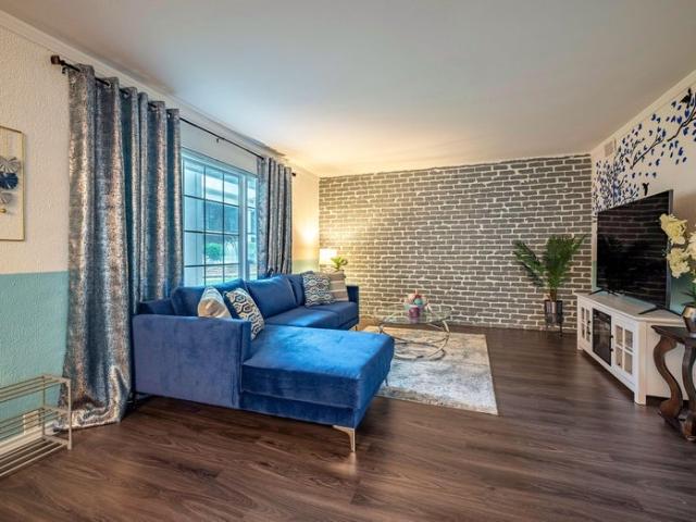 Lovely comfort Uptown Condo for Houston Trip