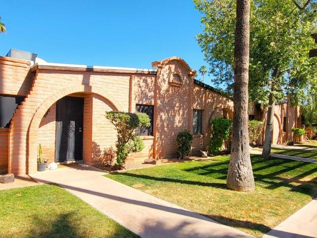 LOVELY CENTRAL PHOENIX TOWNHOME READY TO RENT!