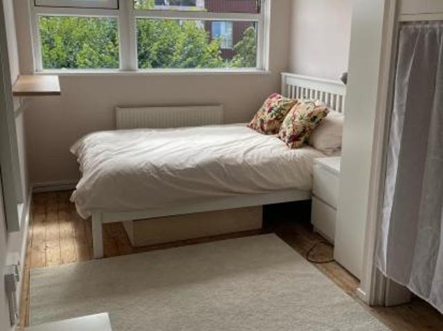 Lovely Clean & Quiet room for working professional Monday–Friday Near Upper Street & Victoria Line