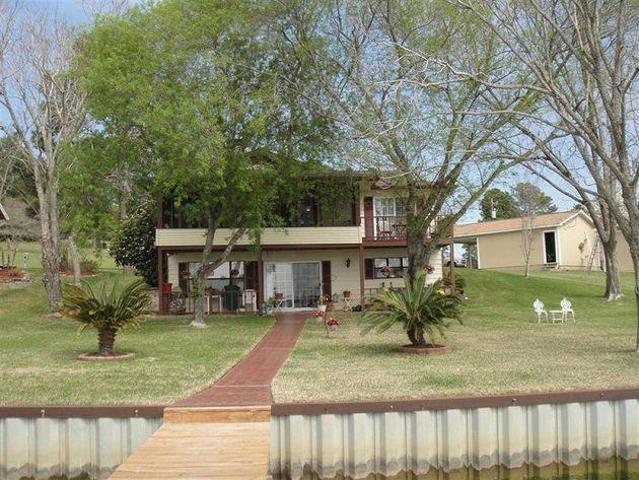 LOVELY AND PRISTINE WATERFRONT HOME WITH AMAZING VIEW!