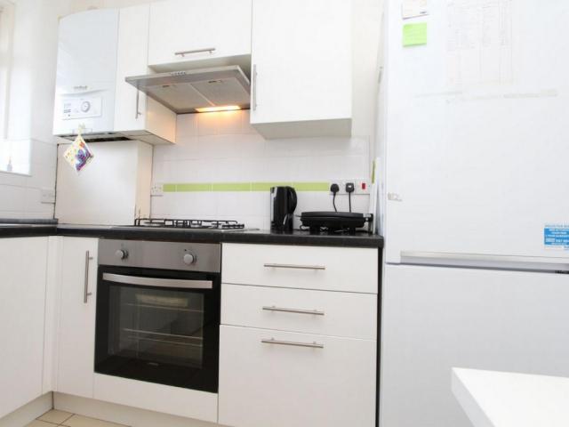 Lovely bedroom in a shared flat close to Elephant Park Has a Room