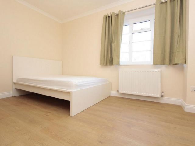 Lovely bedroom in a shared flat in Maida Vale Has a Room