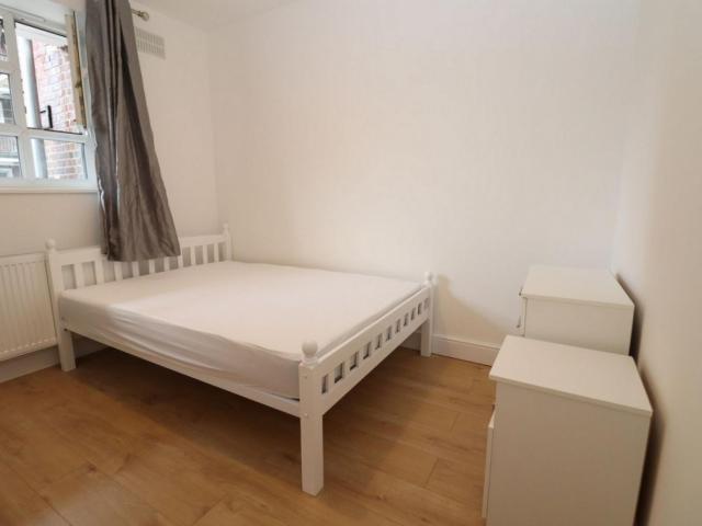 Lovely bedroom in a shared flat in Shoreditch Has a Room