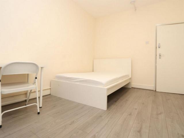 Lovely bedroom in a shared flat in Whitechapel Has a Room