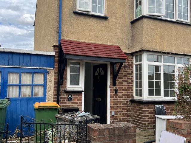 Lovely big home Stratford