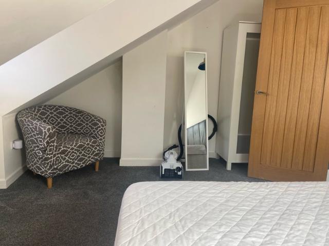 Lovely Bright Modern Flat to Let