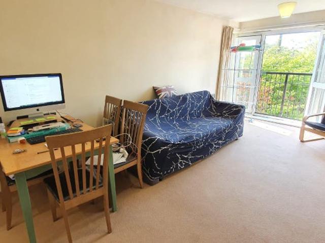Lovely bright & airy 1 double bed flat